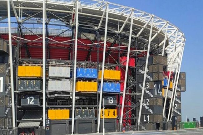 El 974: Un estadio sostenible, desmontable y hecho de contenedores ...